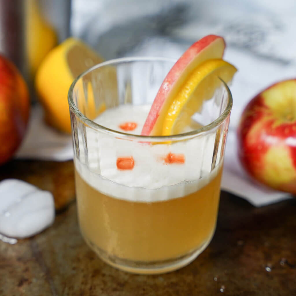 Apple whiskey sour - Caroline's Cooking