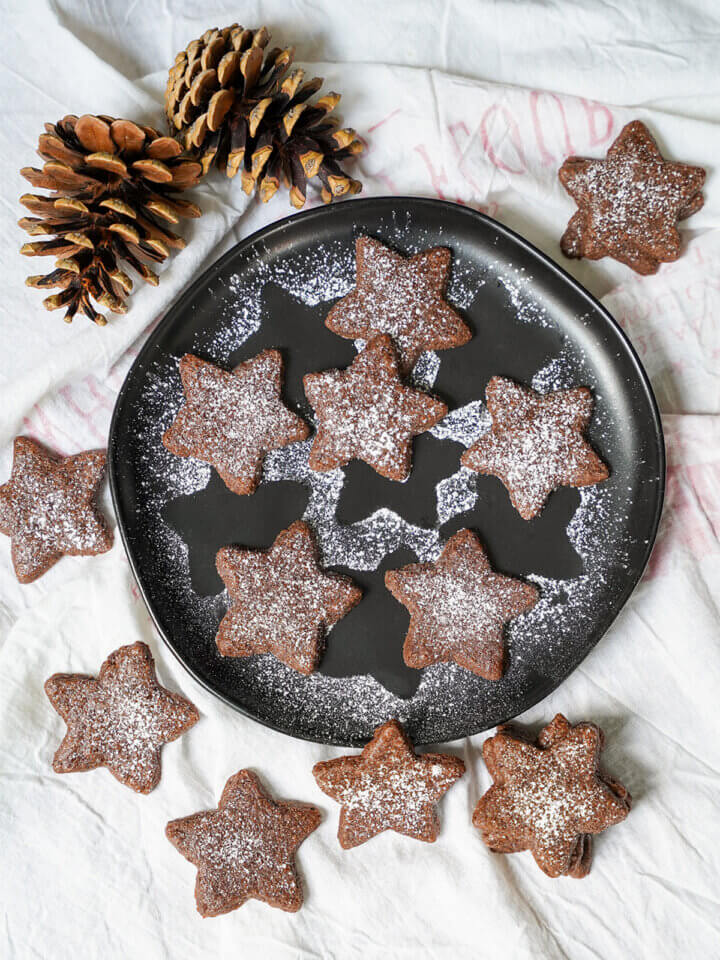 Basler brunsli (Swiss chocolate almond cookies) - Caroline's Cooking