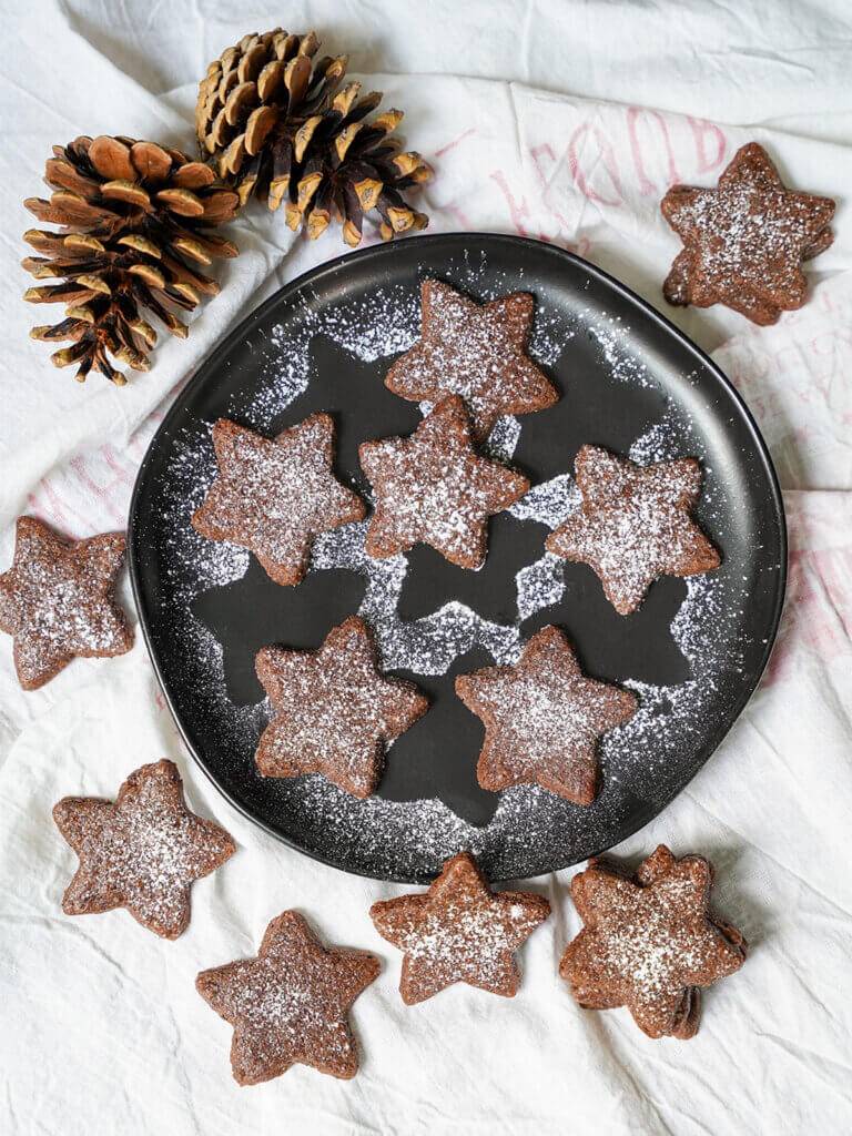 Basler brunsli (Swiss chocolate almond cookies) - Caroline's Cooking