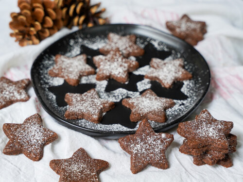 Basler brunsli (Swiss chocolate almond cookies) - Caroline's Cooking
