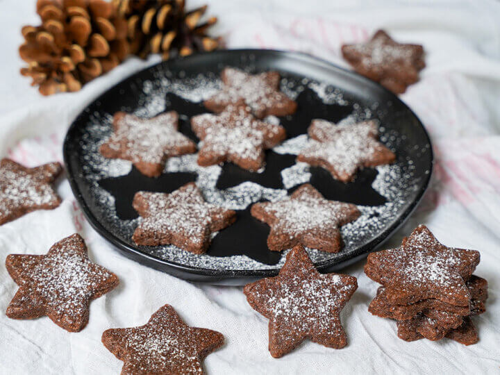 Basler brunsli (Swiss chocolate almond cookies) - Caroline's Cooking