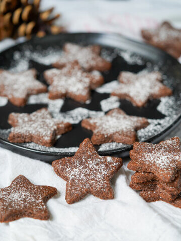 Basler brunsli (Swiss chocolate almond cookies) - Caroline's Cooking