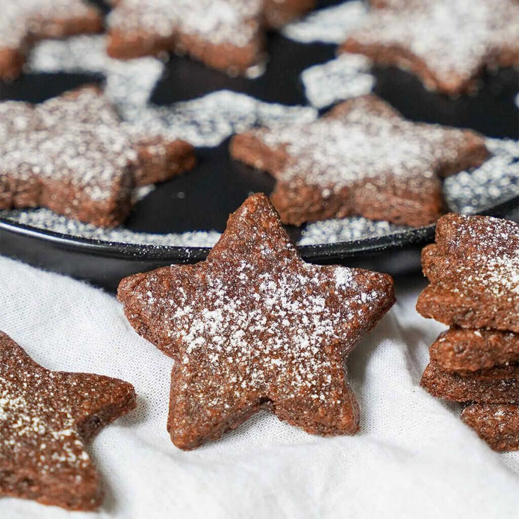 Basler brunsli (Swiss chocolate almond cookies) - Caroline's Cooking