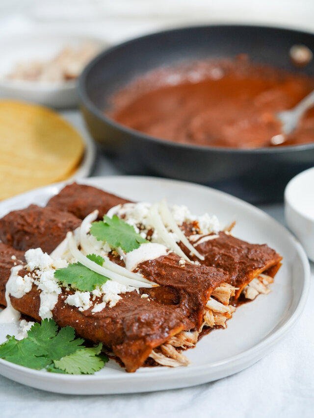 Enmoladas (chicken mole enchiladas) - Caroline's Cooking