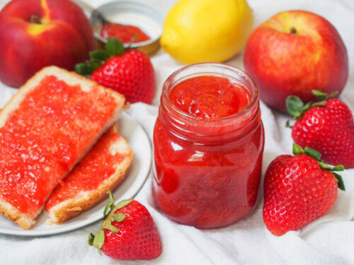 Strawberry peach jam - Caroline's Cooking