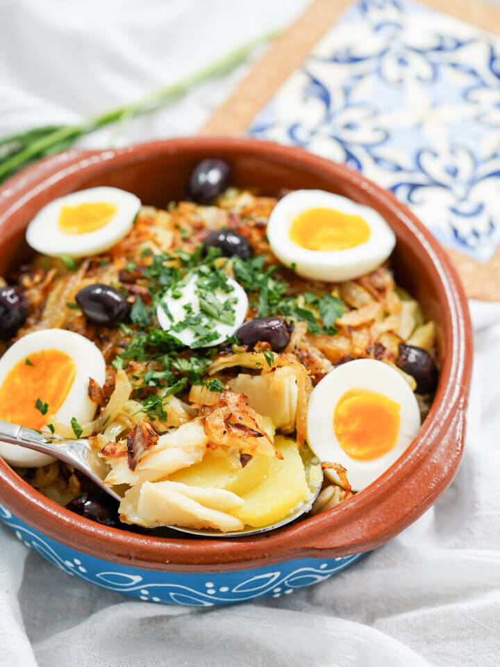 Bacalhau à Gomes de Sá (Portuguese salt cod casserole) - Caroline's Cooking