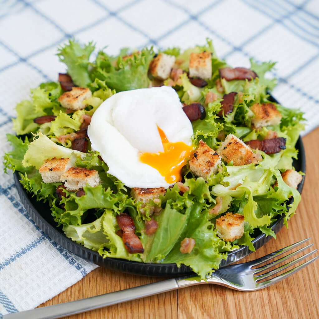 Lyonnaise salad (salade Lyonnaise) - Caroline's Cooking