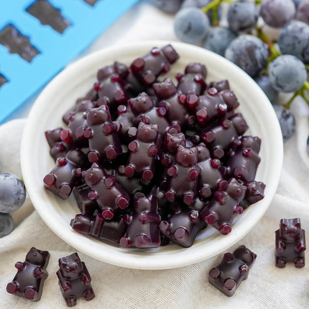 Homemade grape gummy bears - Caroline's Cooking