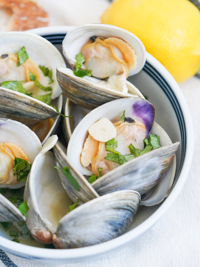 Portuguese clams (Amêijoas á bulhão pato) - Caroline's Cooking